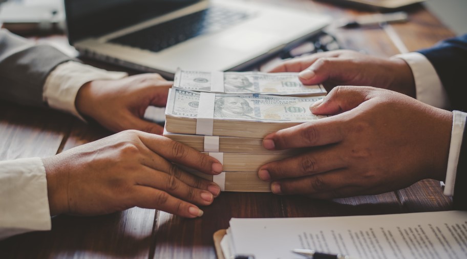 How Much Money Can Be Legally Given to a Family Member as a Gift UK?