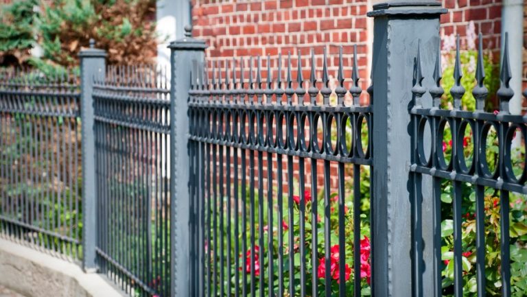 Laws on Fencing Between Neighbours in the UK | What Are the Rules and ...