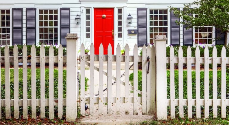 Laws on Fencing Between Neighbours in the UK | What Are the Rules and ...