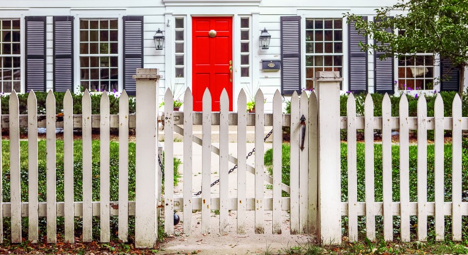 Laws on Fencing Between Neighbours in the UK | What Are the Rules and ...
